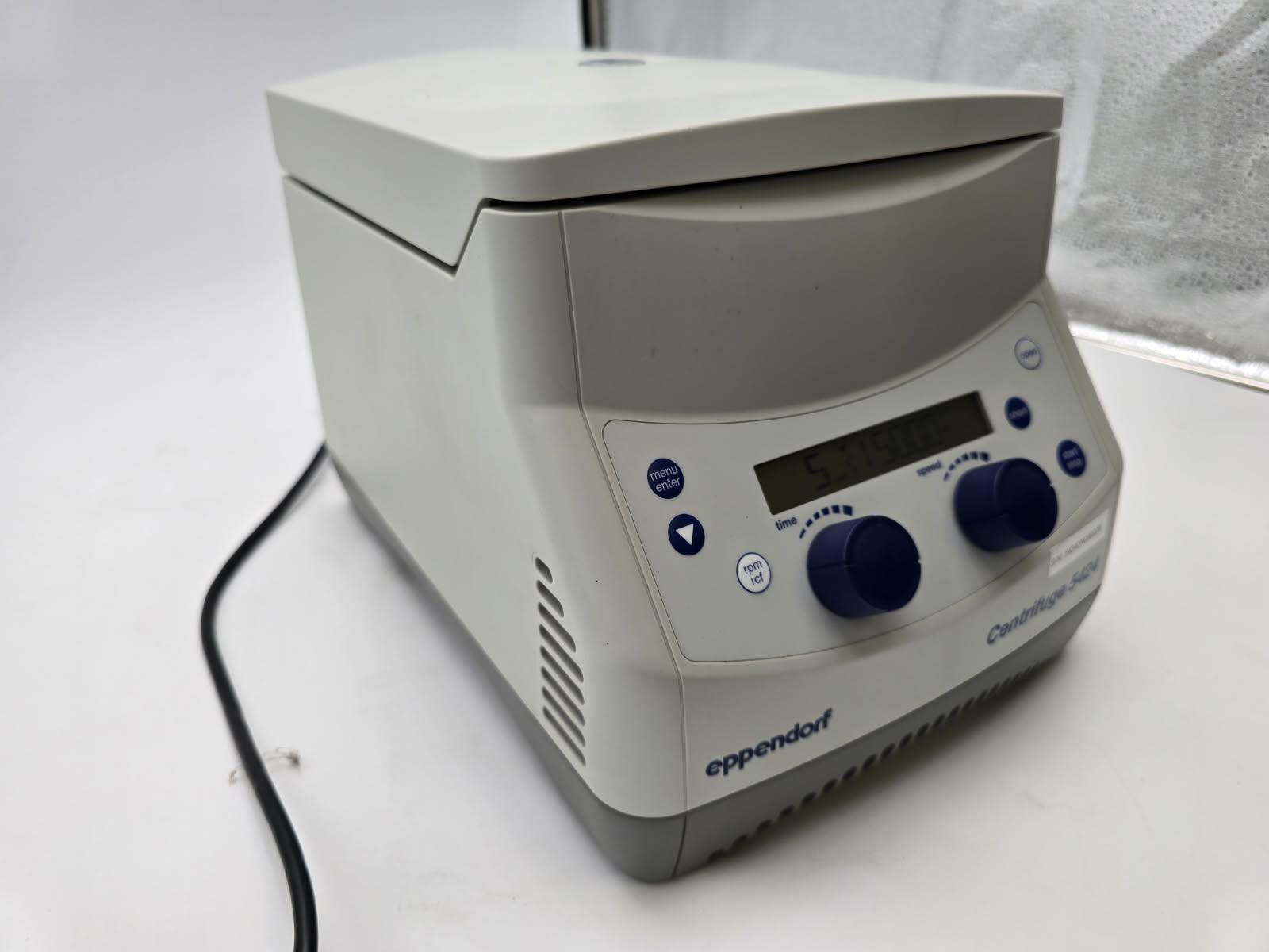 Eppendorf 5424 microcentrifuge with 24 x 1.5/2.0ml rotor (s/n 5424DN06